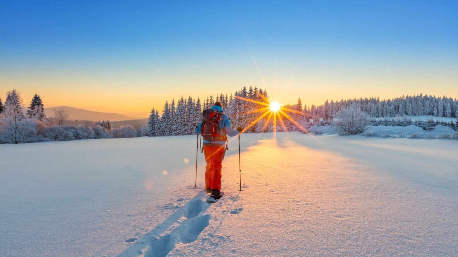 Snowshoeing for Beginners Essential Gear Tips and Safety Guide