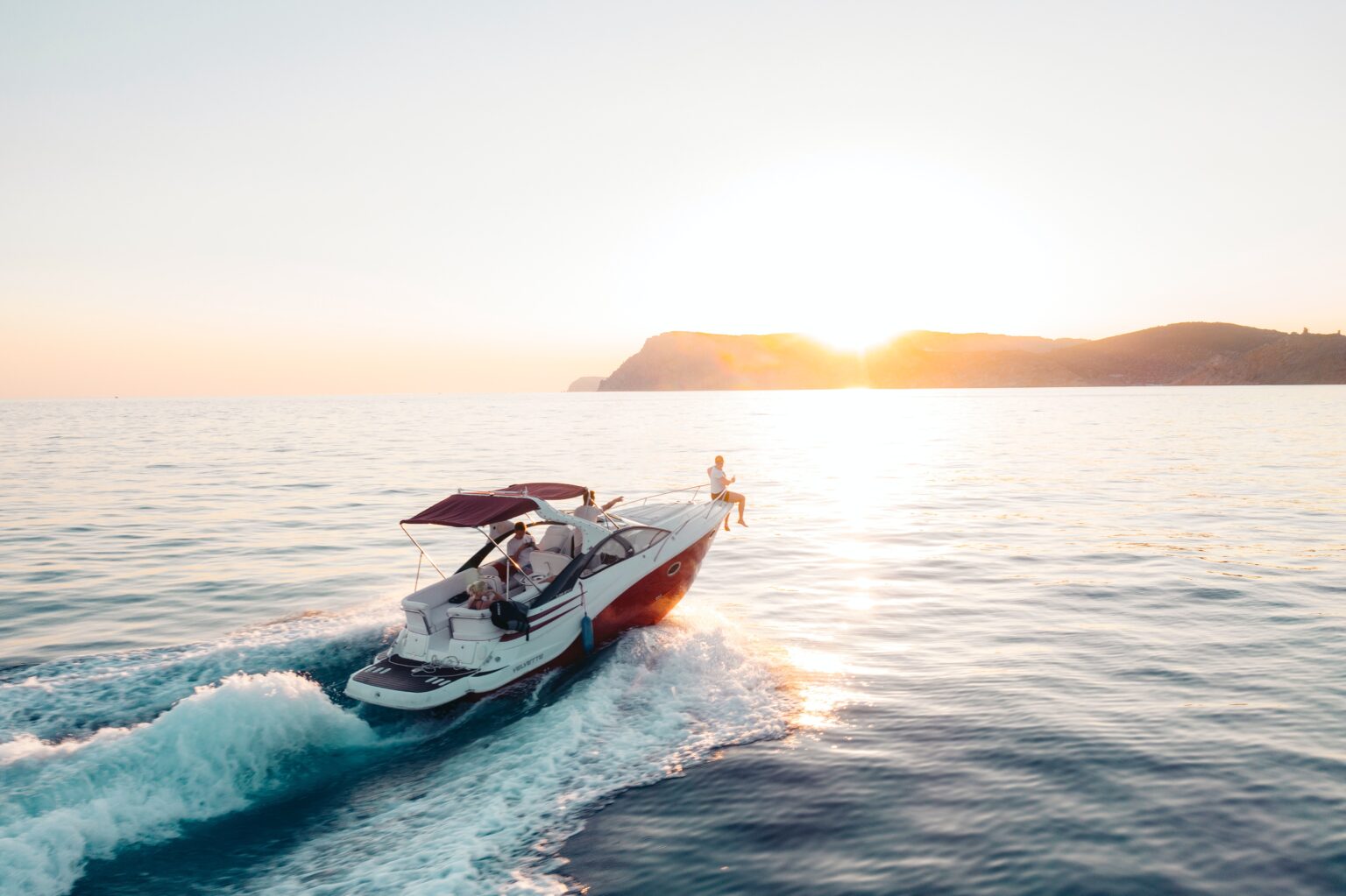 Speed Boats: The Ultimate Guide to Thrilling Water Rides - Lake.com