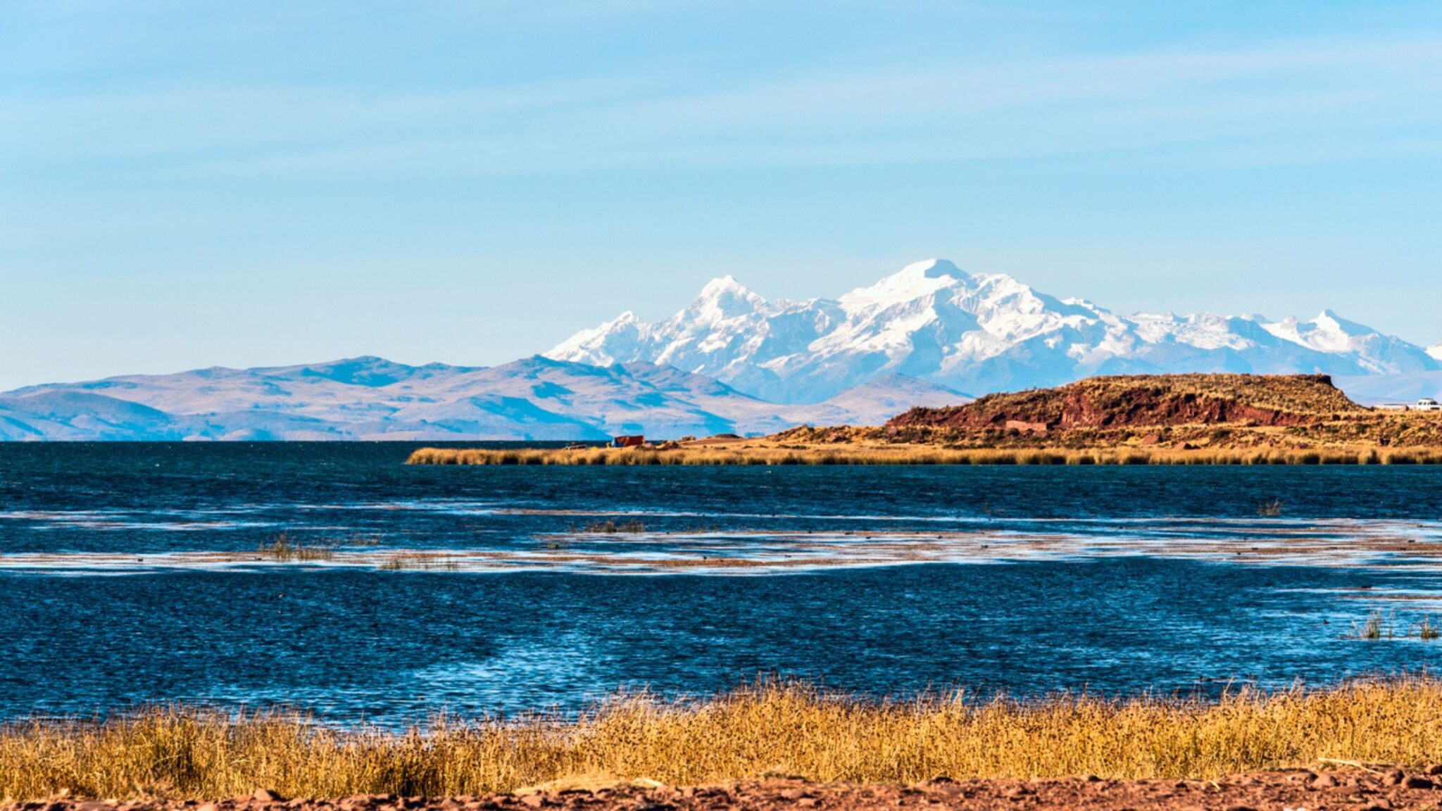 15 Best Lakes Worldwide for a Romantic Honeymoon Getaway