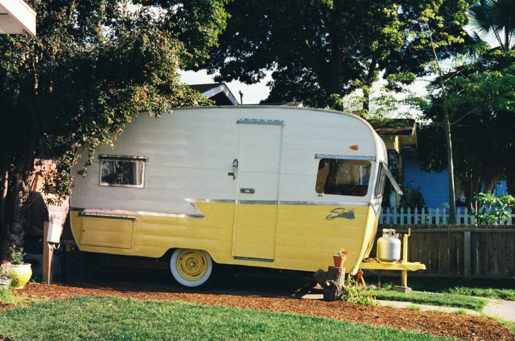 Vintage Campers: A Complete Guide to Retro Road Trip Adventures - Lake.com