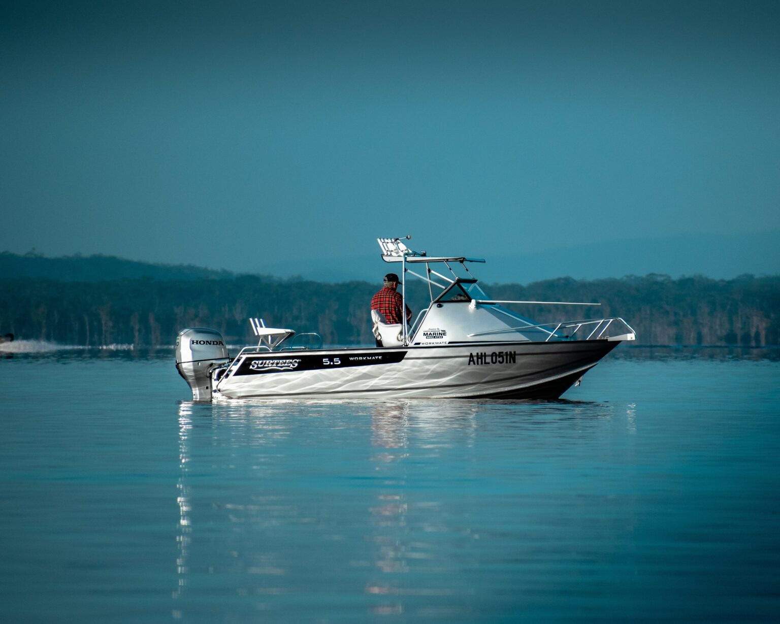 Small Motor Boats Guide: Types, Features, Brands, and Buying Tips