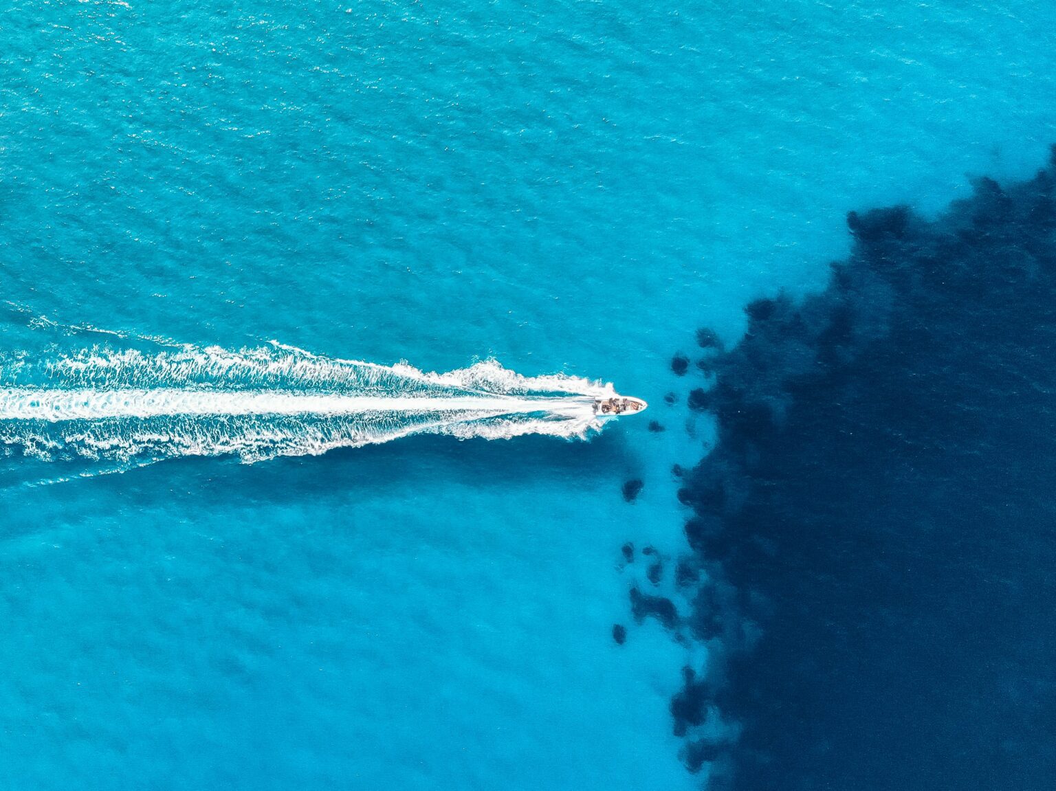 Powerboats 101: The Ultimate Guide to Speed and Thrills on The Water ...