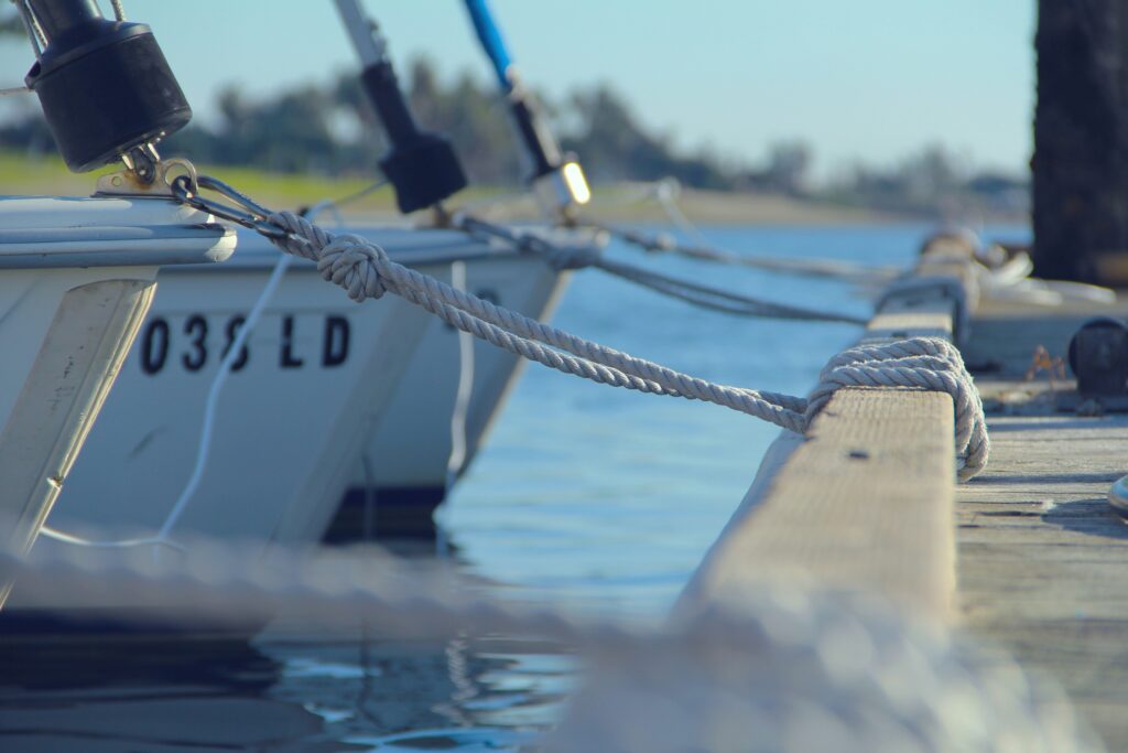 How to Tie a Boat to a Dock: Quick and Easy Steps - Lake.com