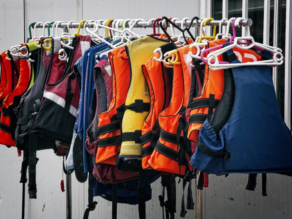 Types of Life Jackets: Choosing the Right One for You - Lake.com