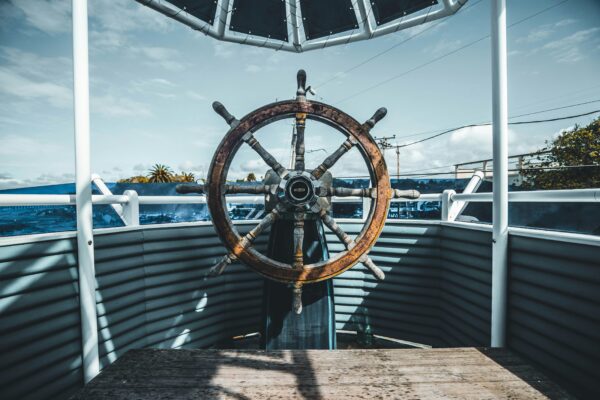 Port vs Starboard: Easy Boating Guide + Mnemonic | Lake.com
