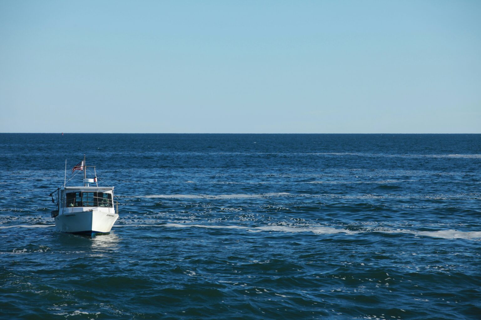 A Guide to Boat Hull Shapes - Lake.com
