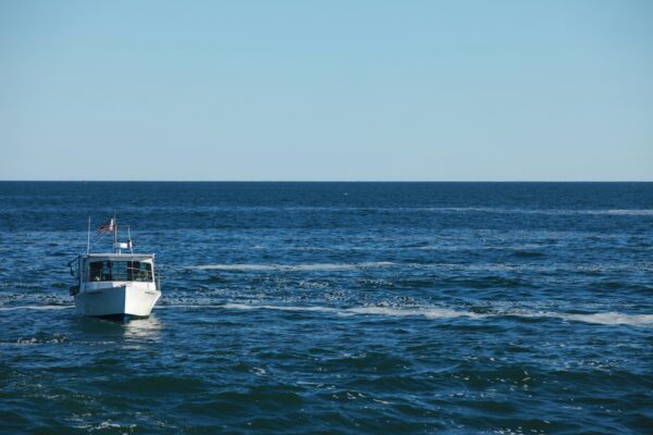 A Guide to Boat Hull Shapes - Lake.com