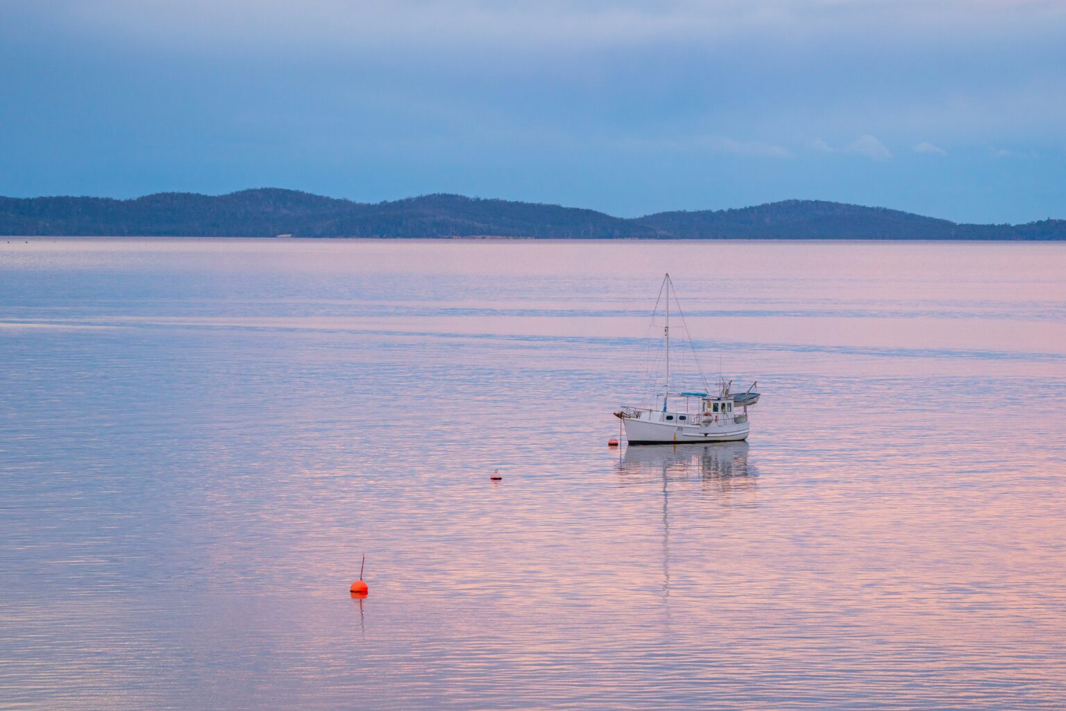 How to Anchor a Boat: Top Tips for Safe and Easy Mooring - Lake.com